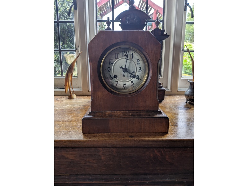 Attractive Vintage Chiming Mantle Clock East Cowes Wightbay