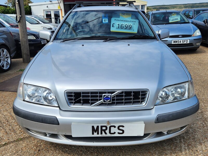 VOLVO V40 '1.9D S' MODEL ESTATE 2002 - 52 PLATE IN SILVER - EXTENSIVE ...